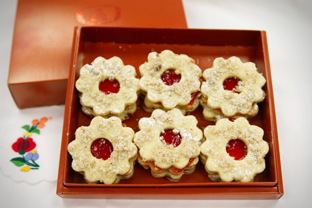 Linzer | Dobo's Delights Bakery - Piqua, OH 45356 (937.773.7923)